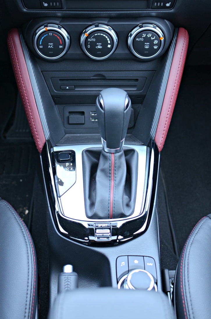 2016-cx3-center-console